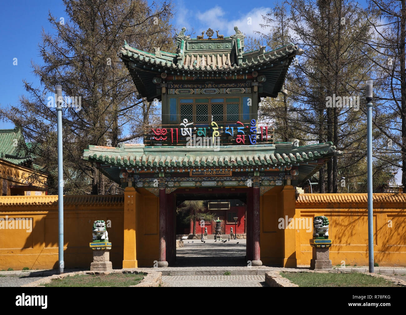 Gandantegchinlen Monastery in Ulaanbaatar. Mongolia Stock Photo - Alamy