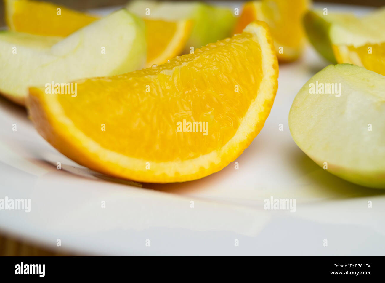 Close up halved oranges hi-res stock photography and images - Alamy
