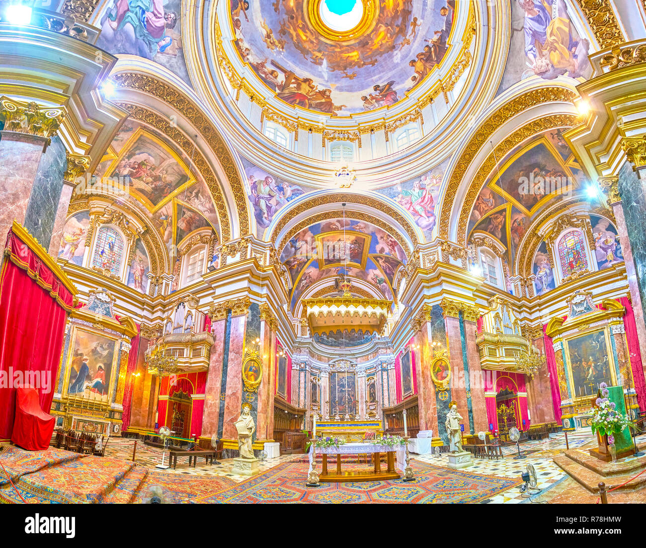 Mdin hi-res stock photography and images - Alamy