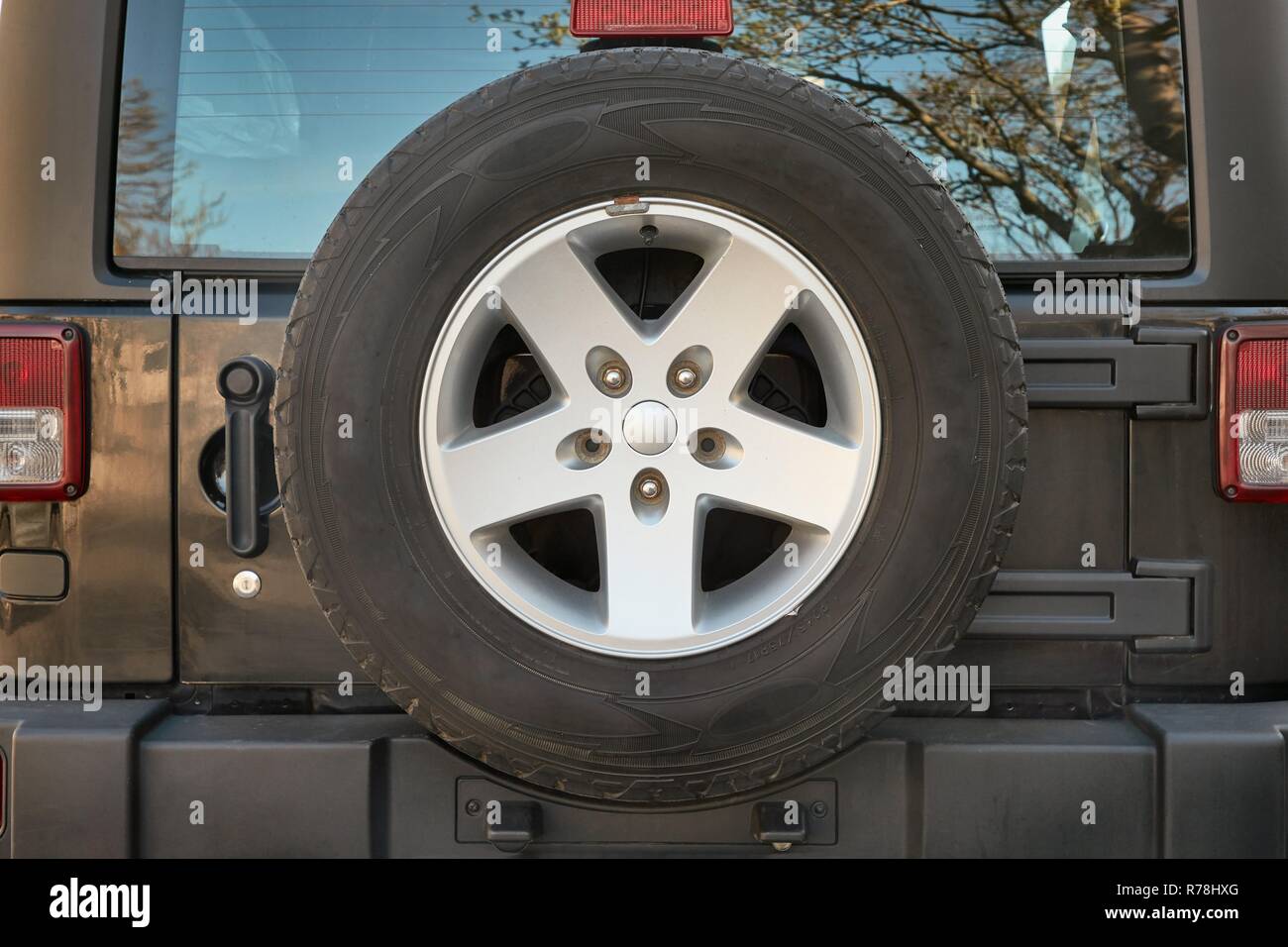 Wheel of a 4x4 vehicle Stock Photo - Alamy