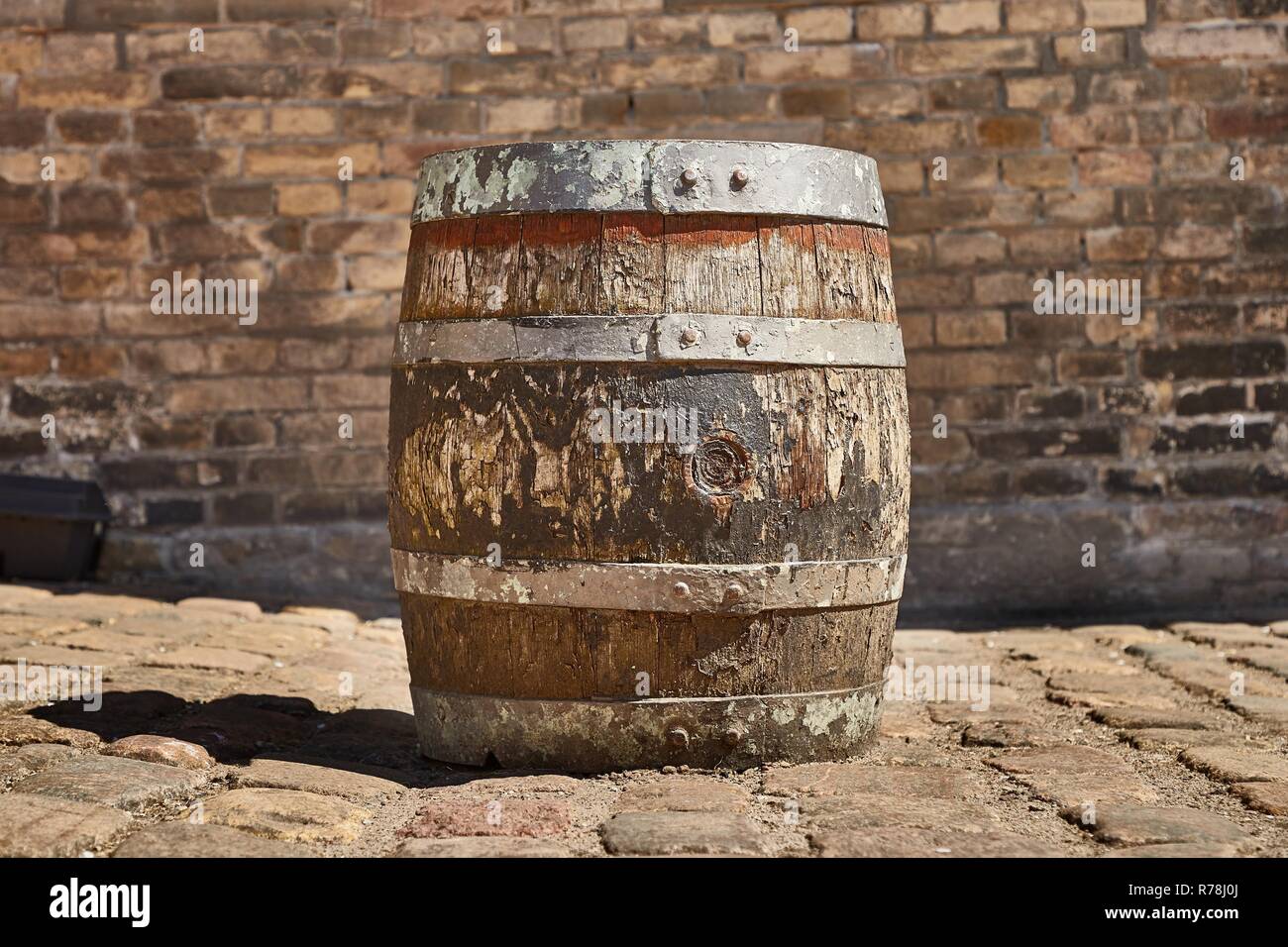 Old wooden barrel Stock Photo - Alamy