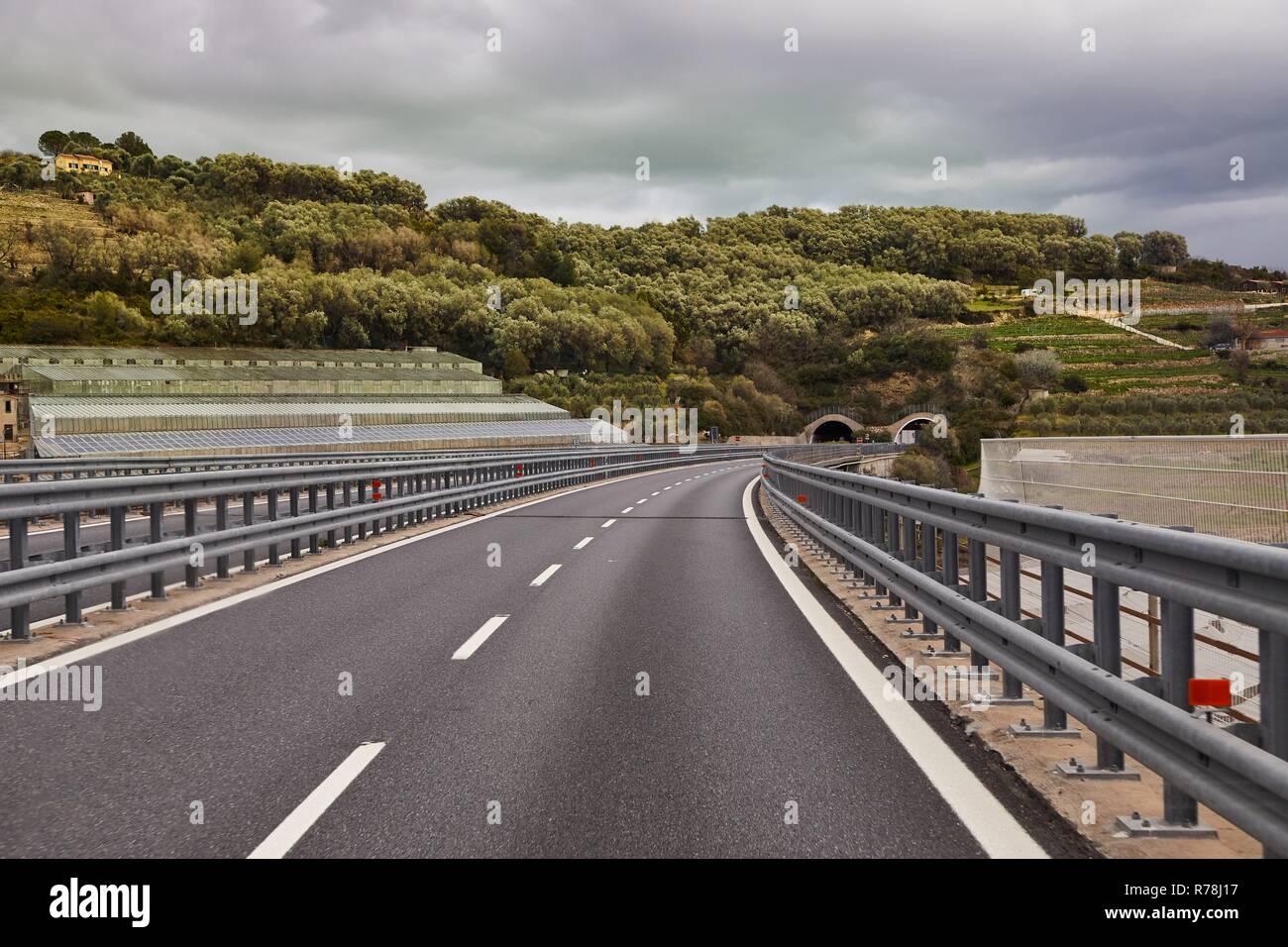 Approaching automobile hi-res stock photography and images - Alamy