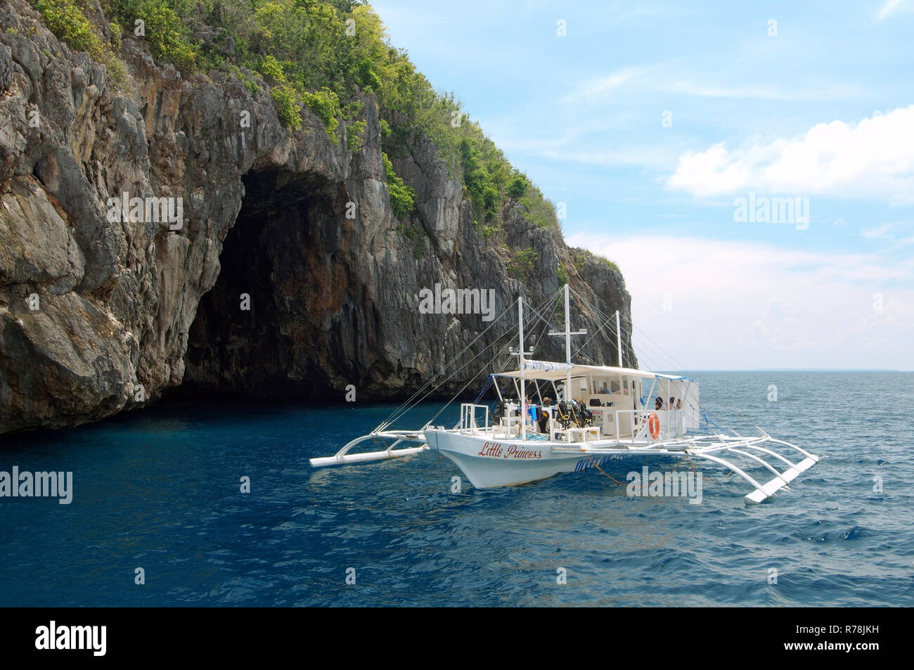 Bangca, traditional Philippine outrigger canoe, off Gato Island, Bohol ...