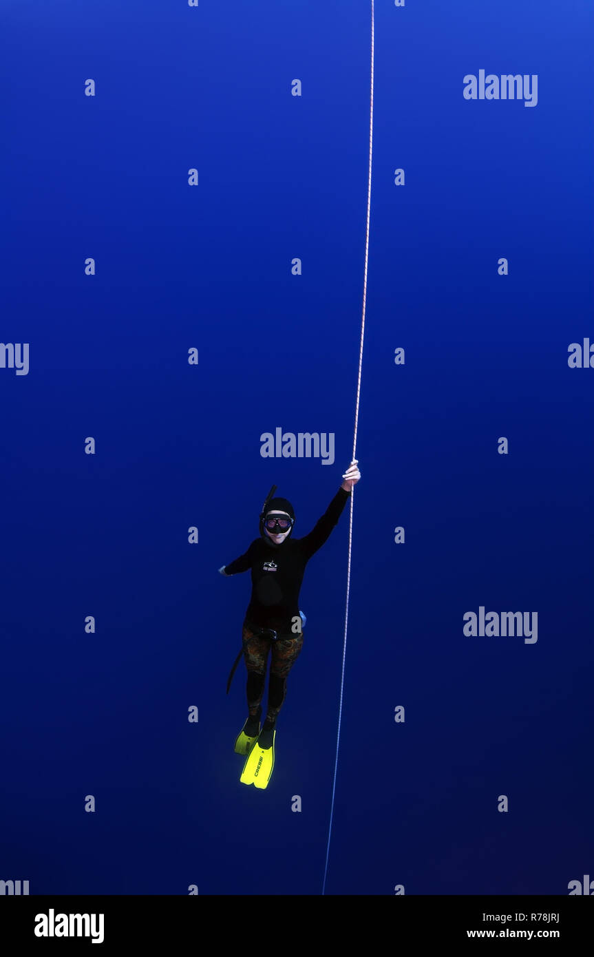 Rope red hi-res stock photography and images - Alamy