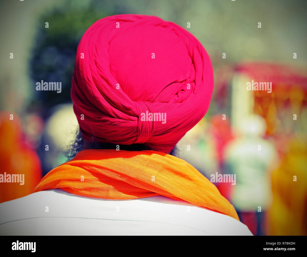 Red turbaned sikh hi-res stock photography and images - Alamy