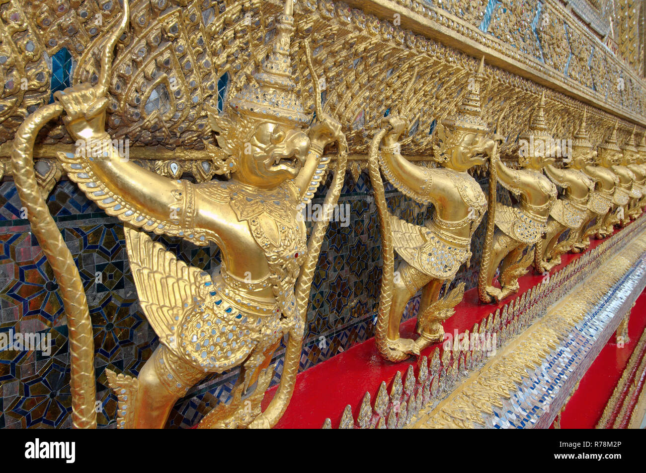 Garuda naga thailand bangkok detail hi-res stock photography and images ...