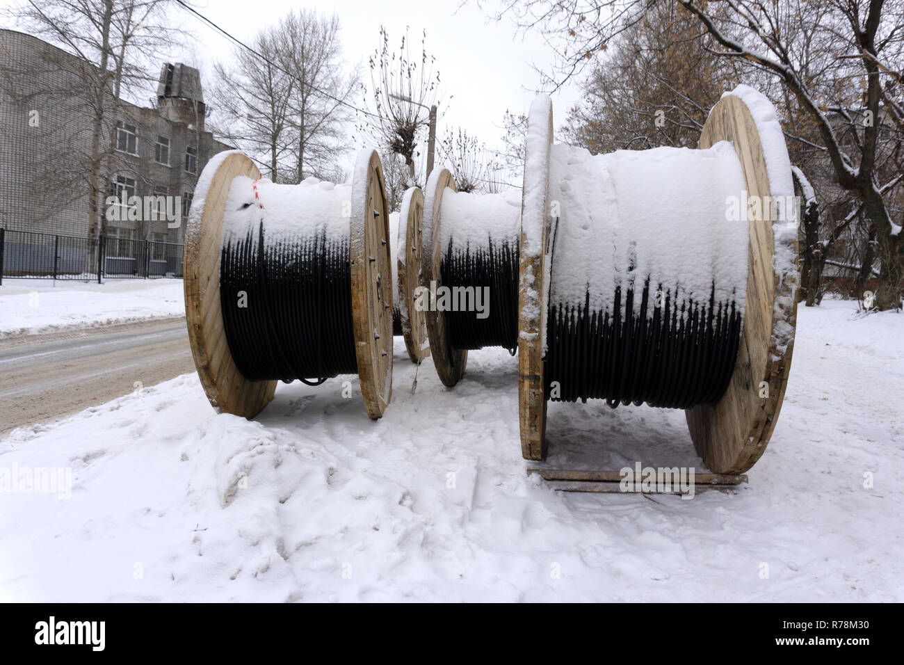 Empty cable drums hi-res stock photography and images - Alamy