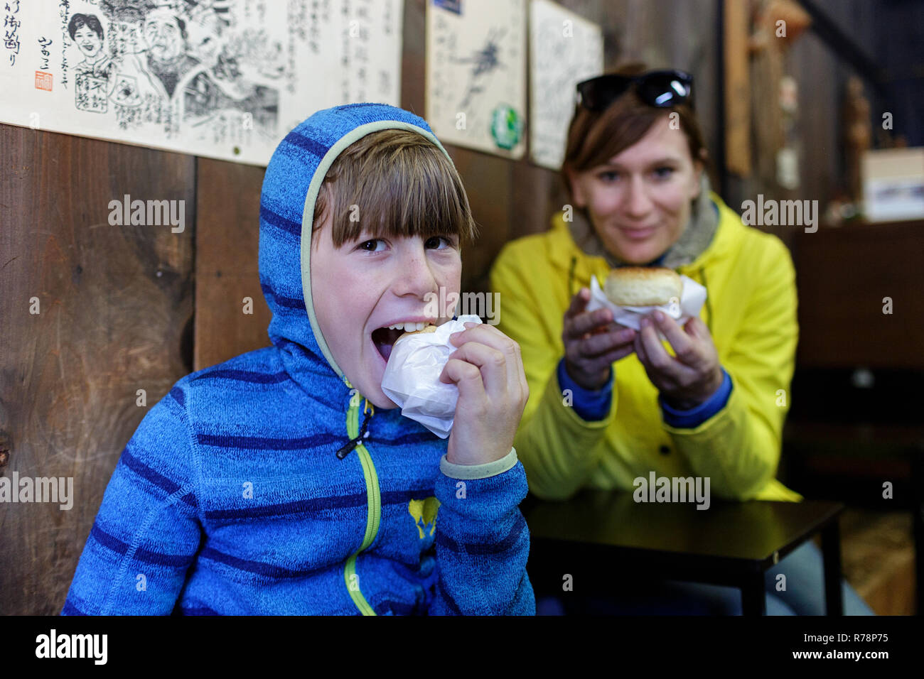 Japanese mother and son hi-res stock photography and images - Alamy