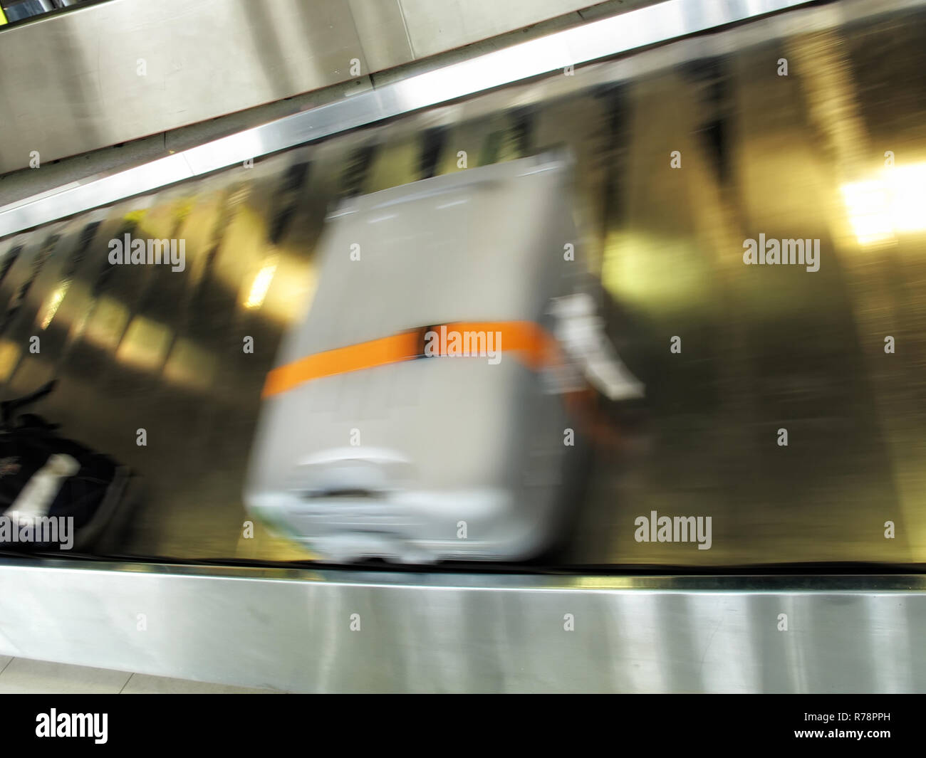 Baggage claim counter hi-res stock photography and images - Alamy