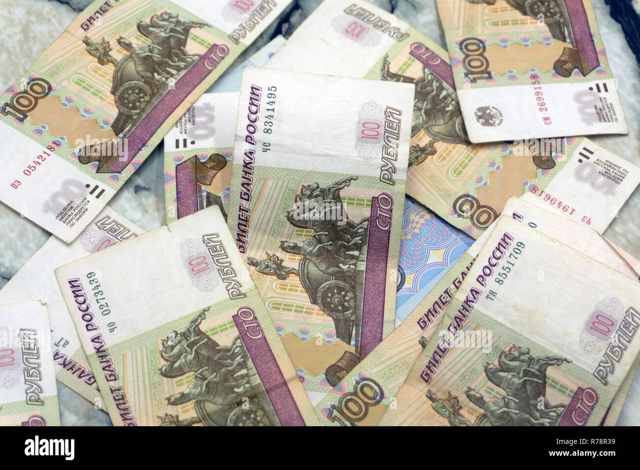 approach to reverse side of a russian banknote of 100 rubles ...