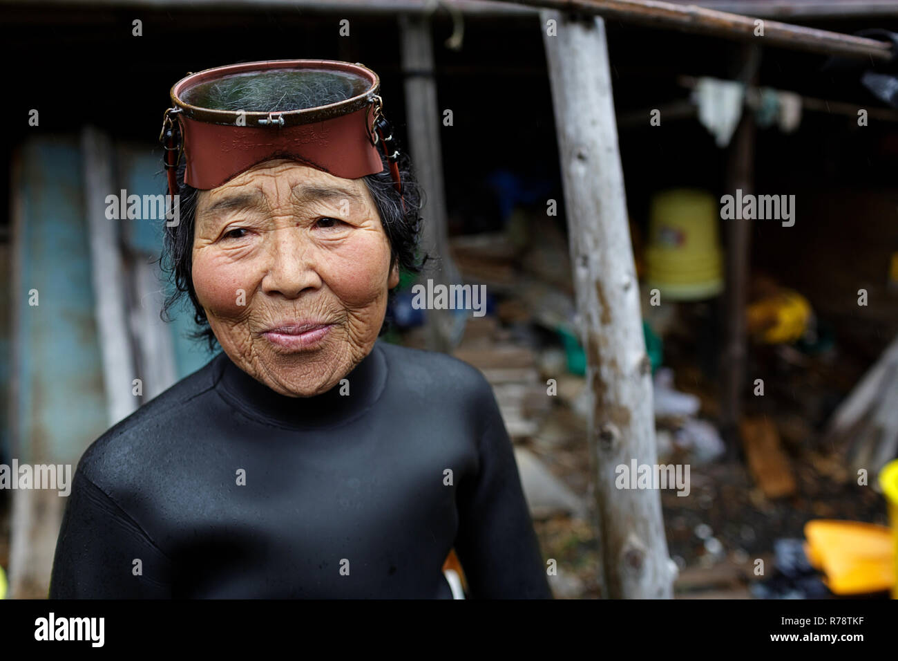 Pearl diver woman hi-res stock photography and images - Alamy