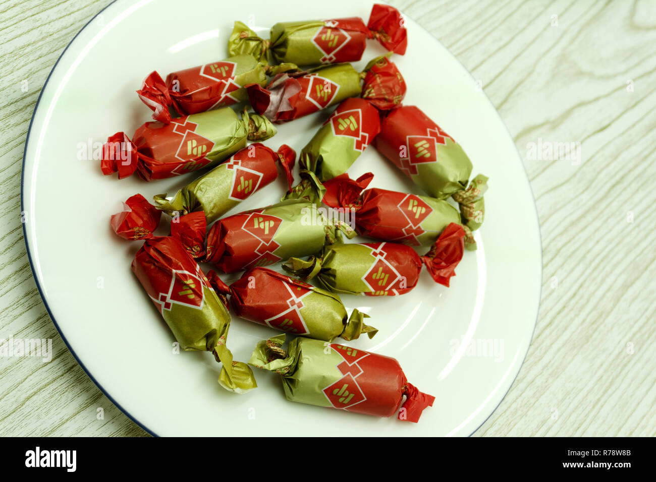 Candy Wrapper Isolated Stock Photos & Candy Wrapper Isolated Stock ...