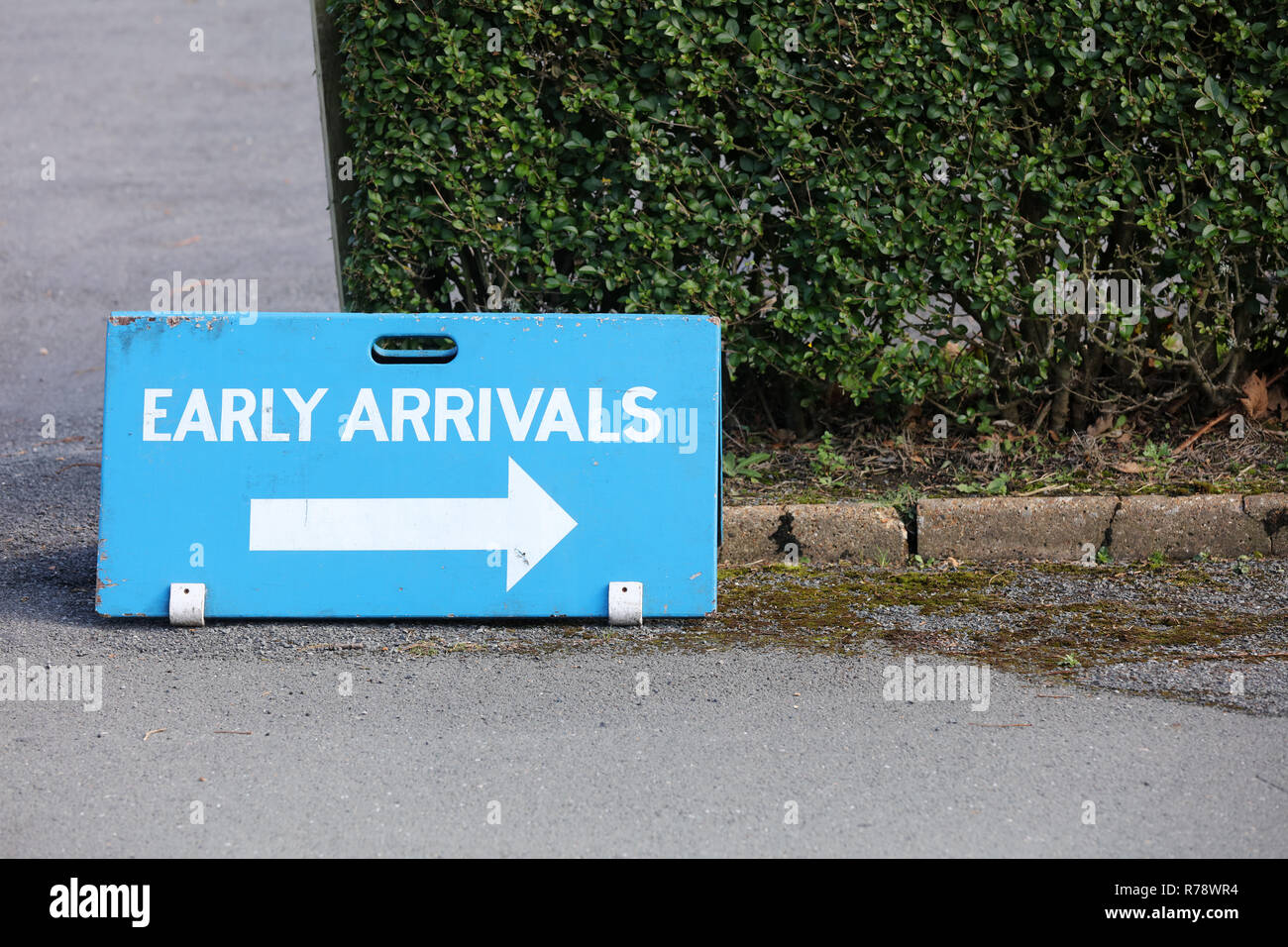 September 2016 - Early arrival signs in a parking lot late arrivals ...