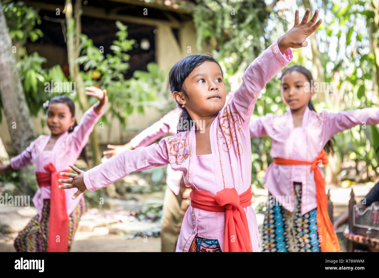 Children bali traditional dance hi-res stock photography and images - Alamy