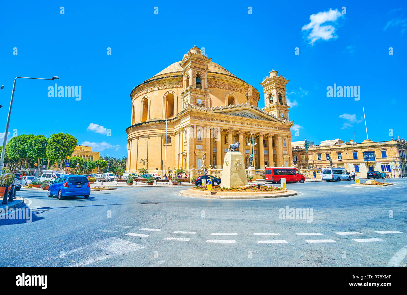 MOSTA, MALTA - JUNE 14, 2018: The busy road in Rotunda square in front ...