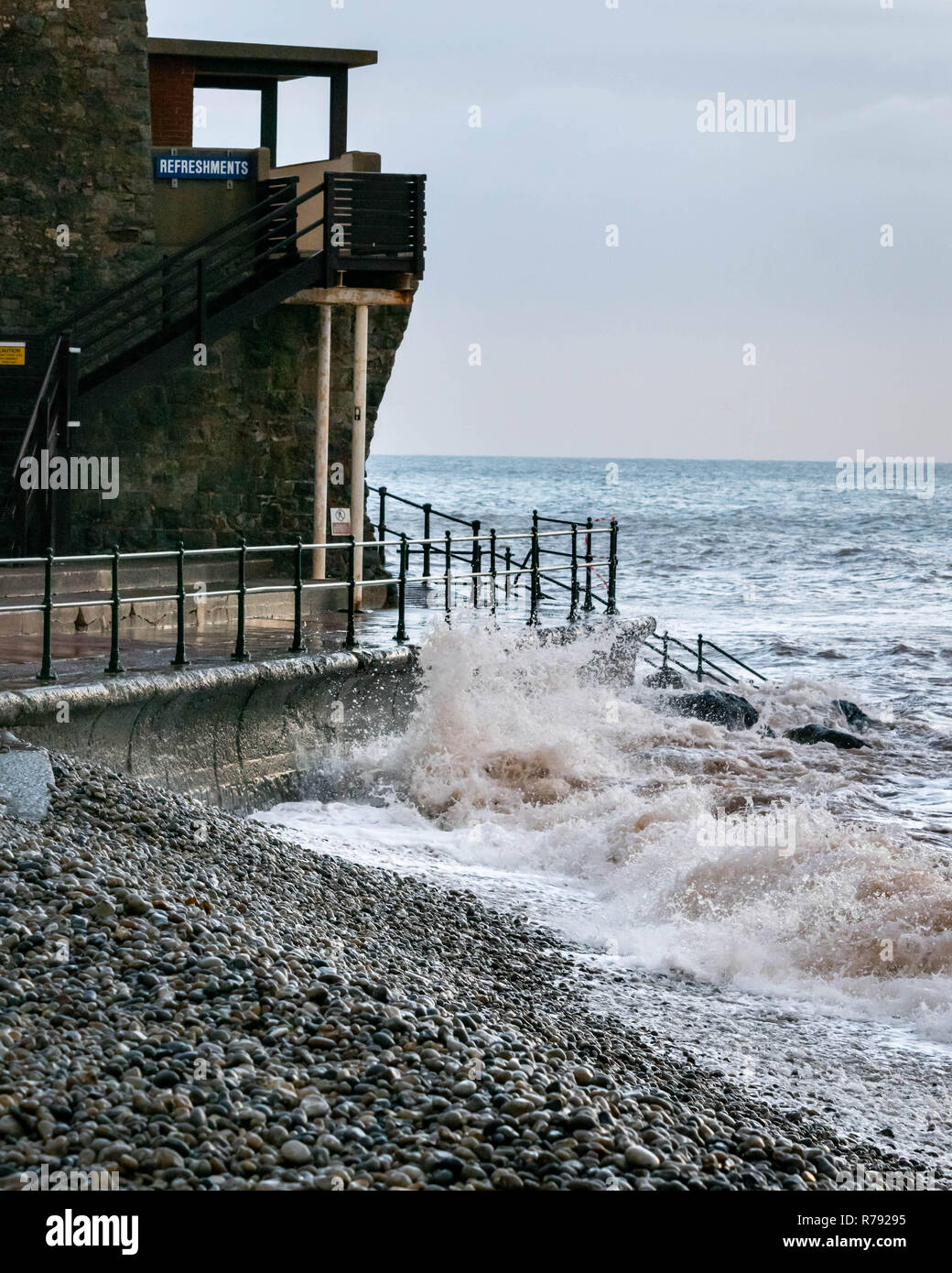 Sea waves hitting sea wall hi-res stock photography and images - Alamy