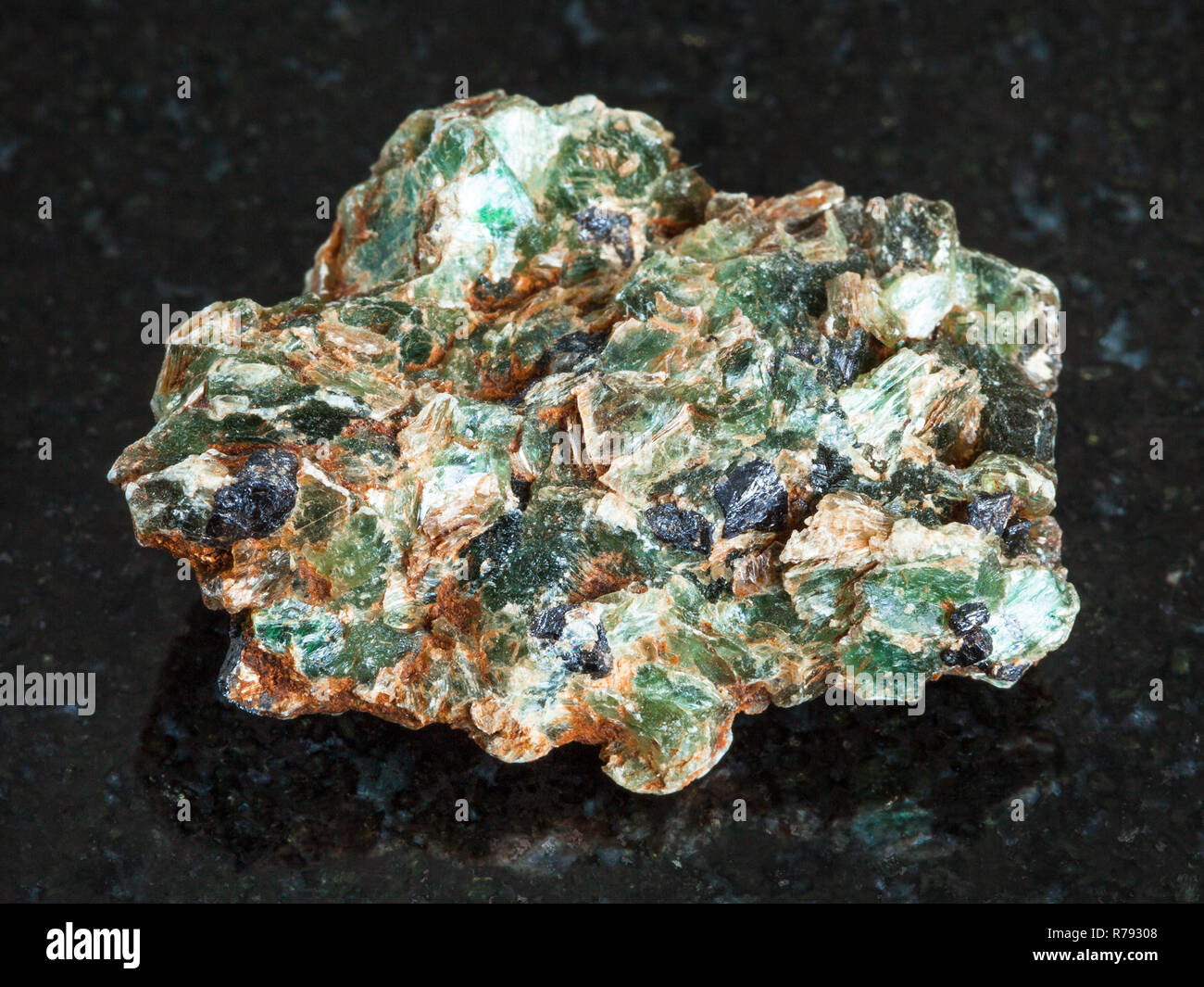 Sample raw beryl rock hi-res stock photography and images - Alamy