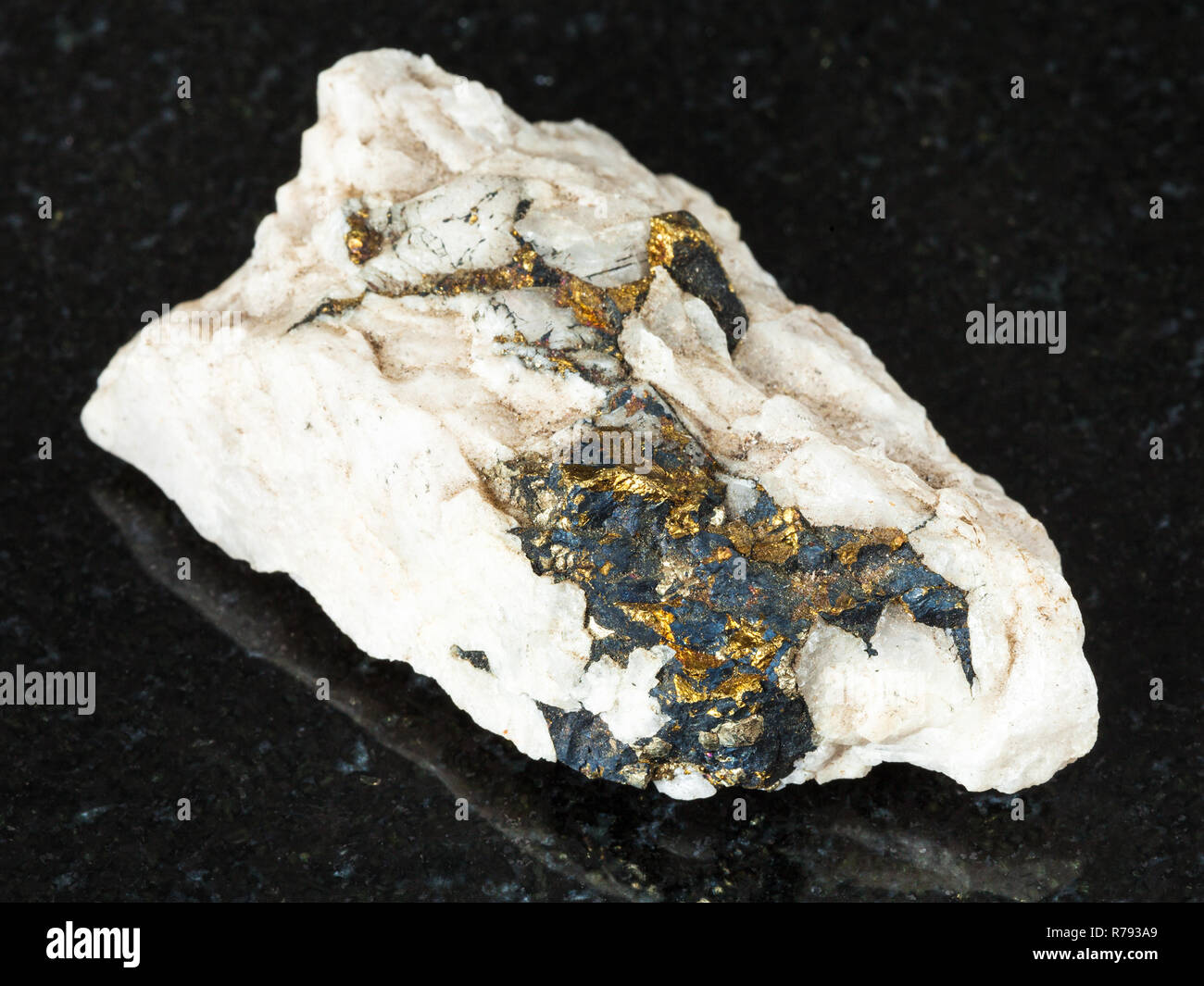 Copper crystals on rock hi-res stock photography and images - Alamy