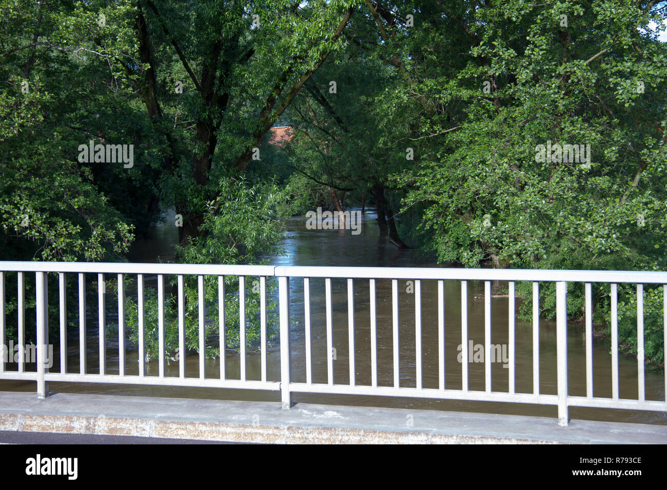 Flood under bridge hi-res stock photography and images - Alamy