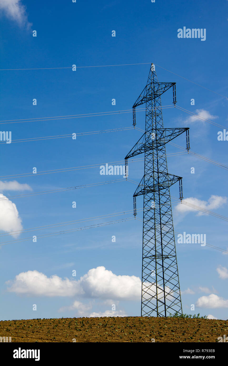 Pale blue sky with few clouds hi-res stock photography and images - Alamy