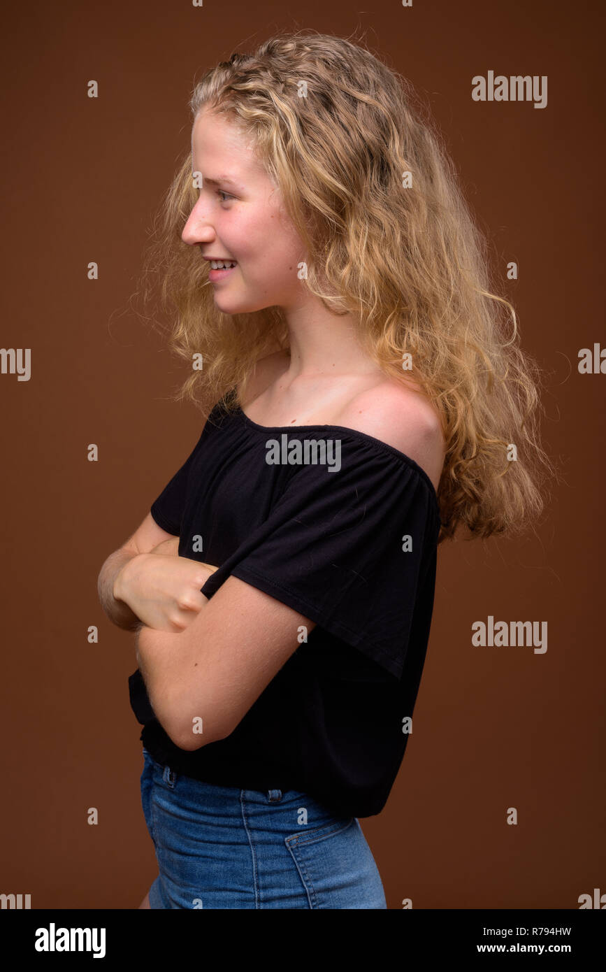 Profile of teen girl hi-res stock photography and images - Alamy