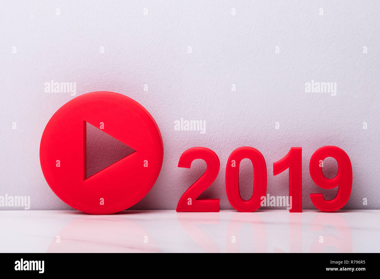 Red video play button hi-res stock photography and images - Alamy