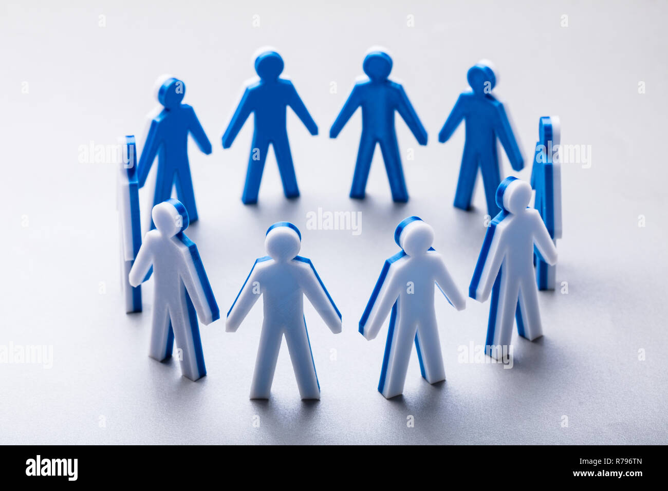 Crowd people forming circle hi-res stock photography and images - Alamy