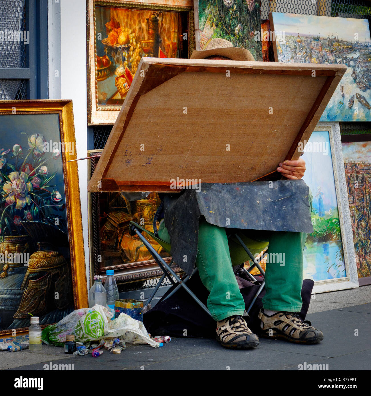 Outside paintings hi-res stock photography and images - Alamy