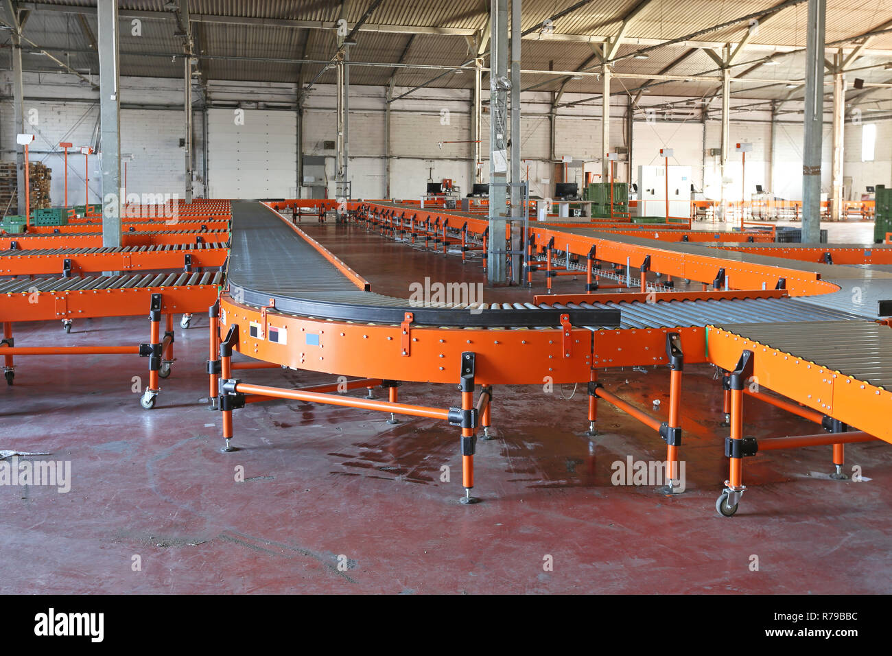 Distribution Sorting Warehouse Stock Photo - Alamy