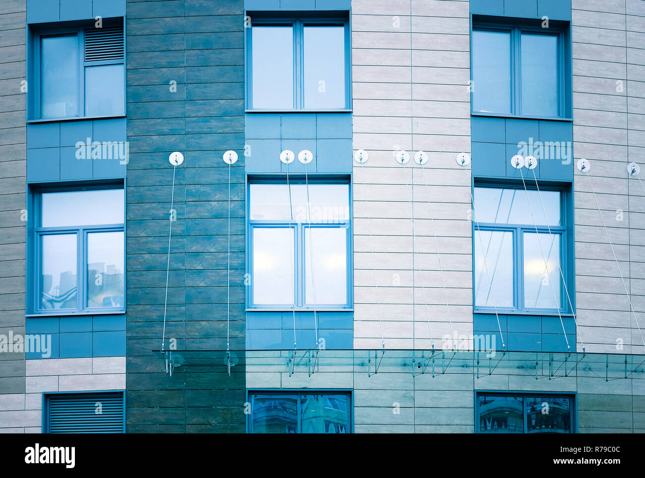 Modern architecture canopy entrance hi-res stock photography and images ...