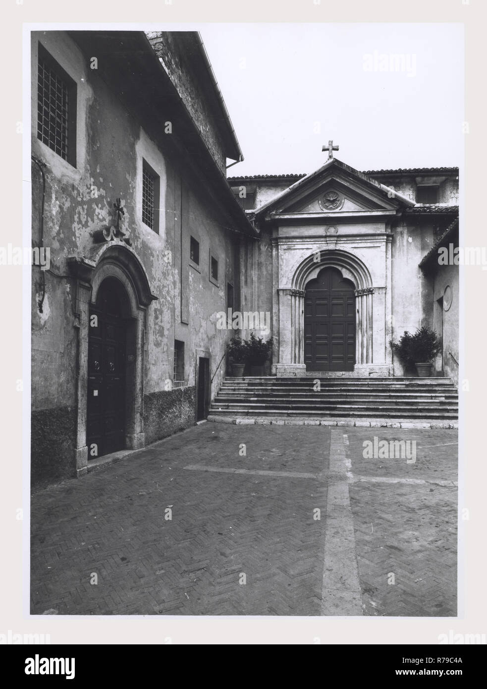 Tri lobed portal hi-res stock photography and images - Alamy