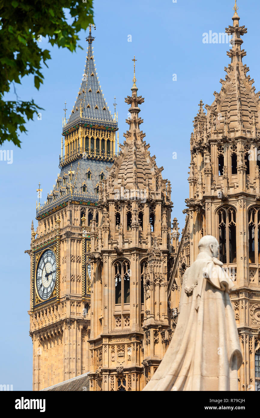 George v statue london hi-res stock photography and images - Alamy