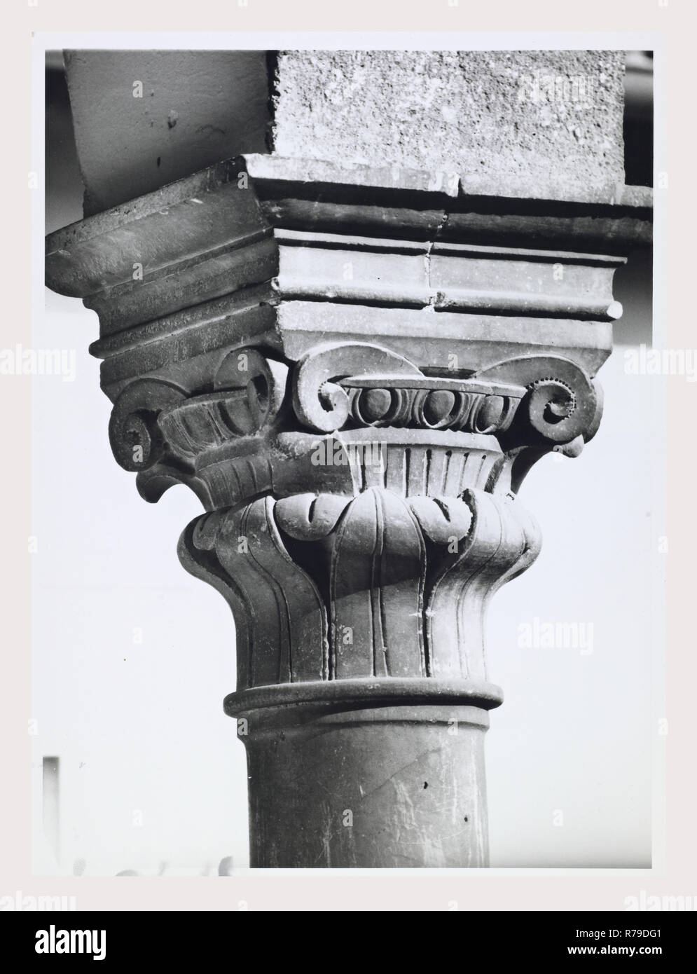 Italian renaissance columns hi-res stock photography and images - Alamy