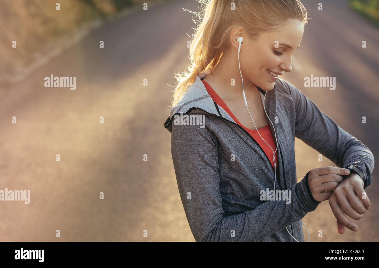 Athlete watch time hi-res stock photography and images - Alamy