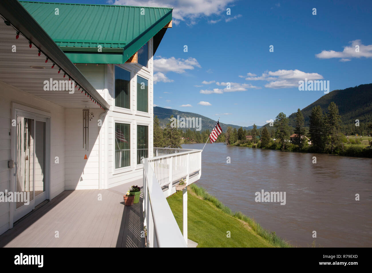 Sprawling deck hi-res stock photography and images - Alamy