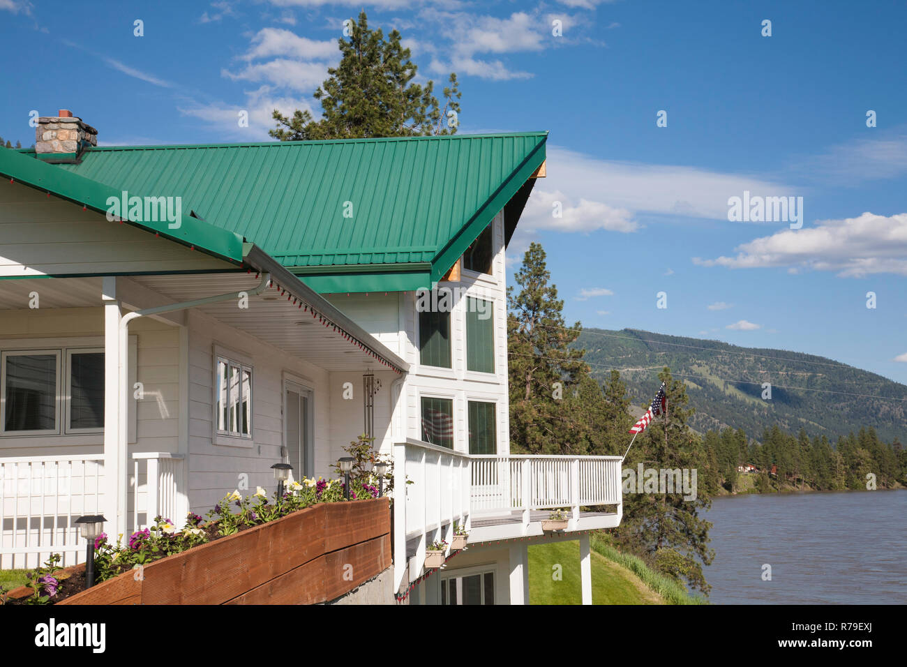 Sprawling deck hi-res stock photography and images - Alamy
