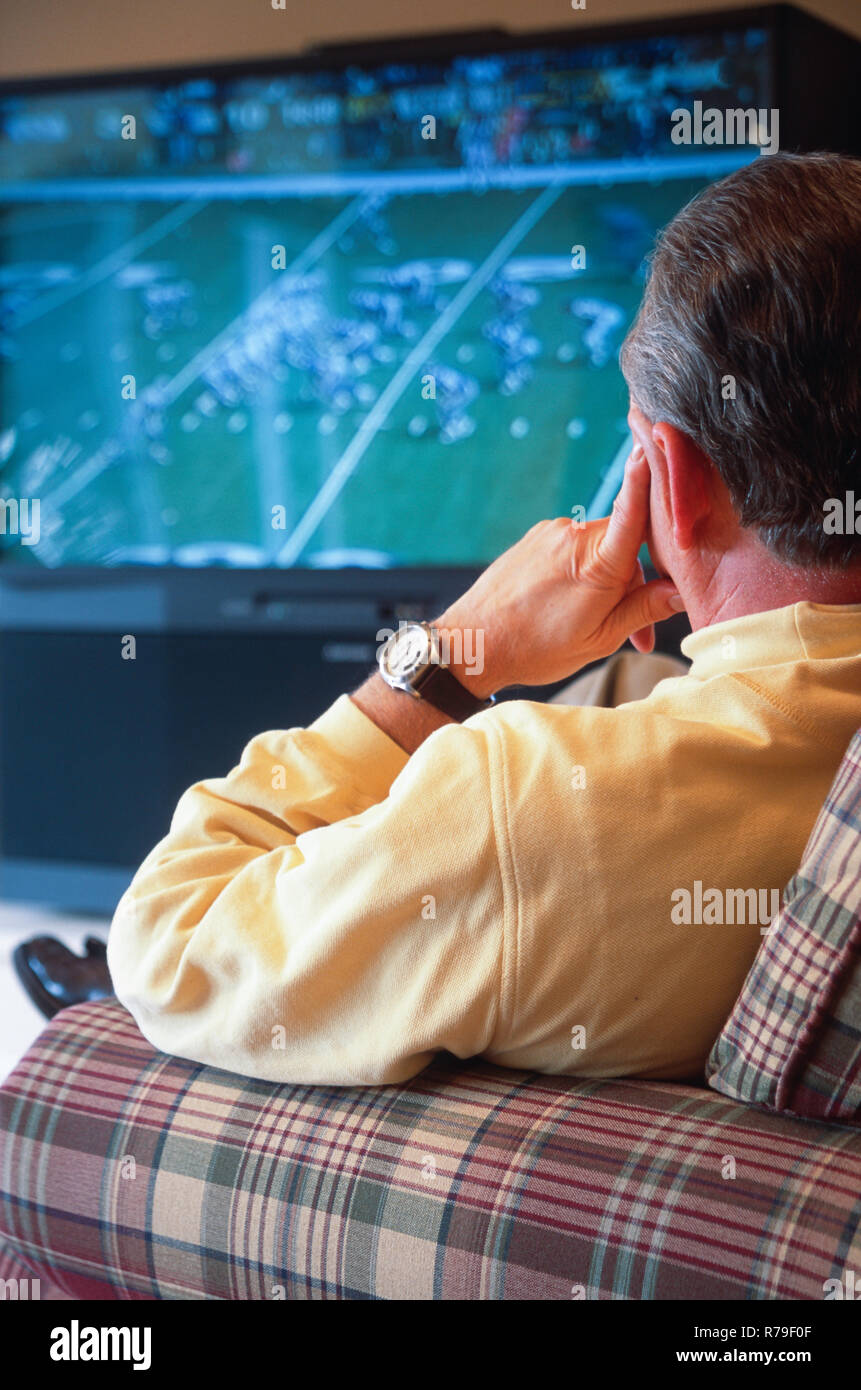 Watching football tv feet hi-res stock photography and images - Alamy