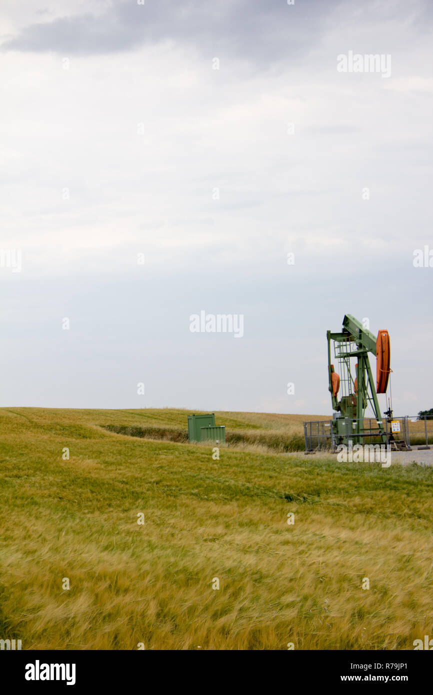 Crude oil pump station hi-res stock photography and images - Alamy