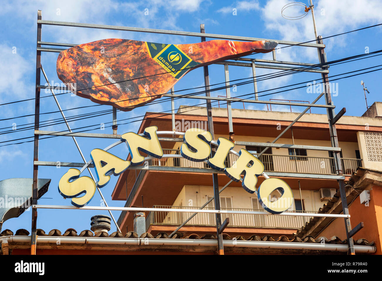 San Siro restaurant in Schinkenstrasse in the so-called Ballermann area ...