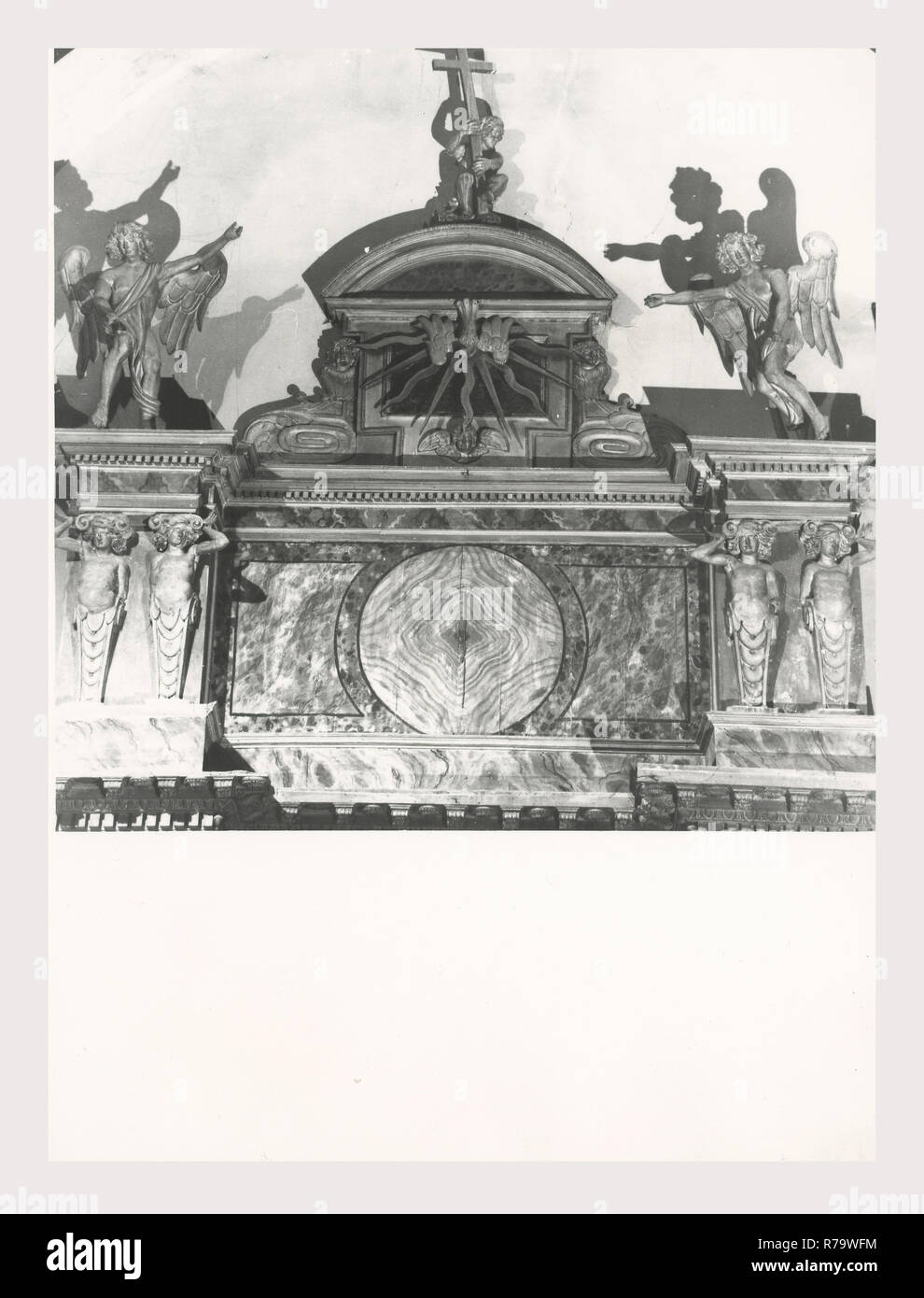 17th century gothic structure hi-res stock photography and images - Alamy