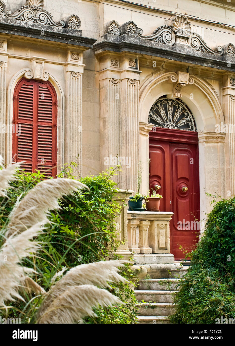 House with character hi-res stock photography and images - Alamy