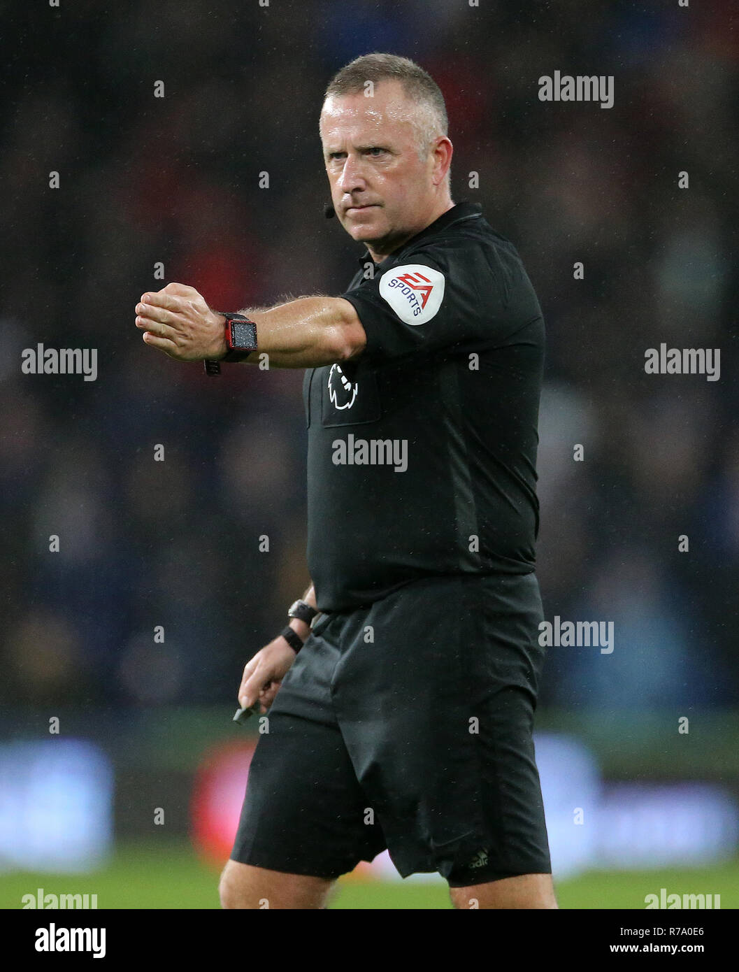 Referee Jonathan Moss during the Premier League match at the Cardiff ...
