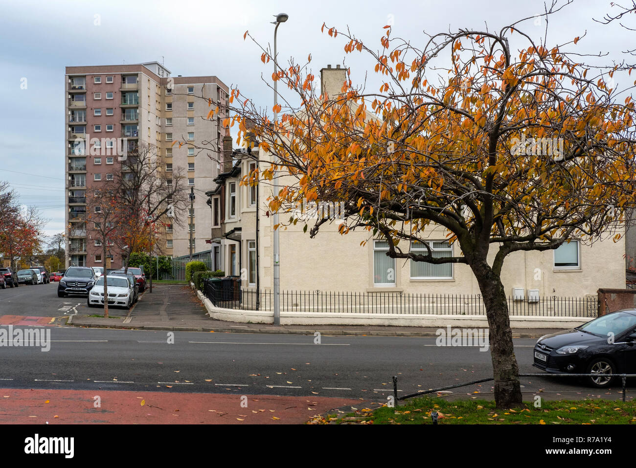 Hi rise tower building hi-res stock photography and images - Alamy