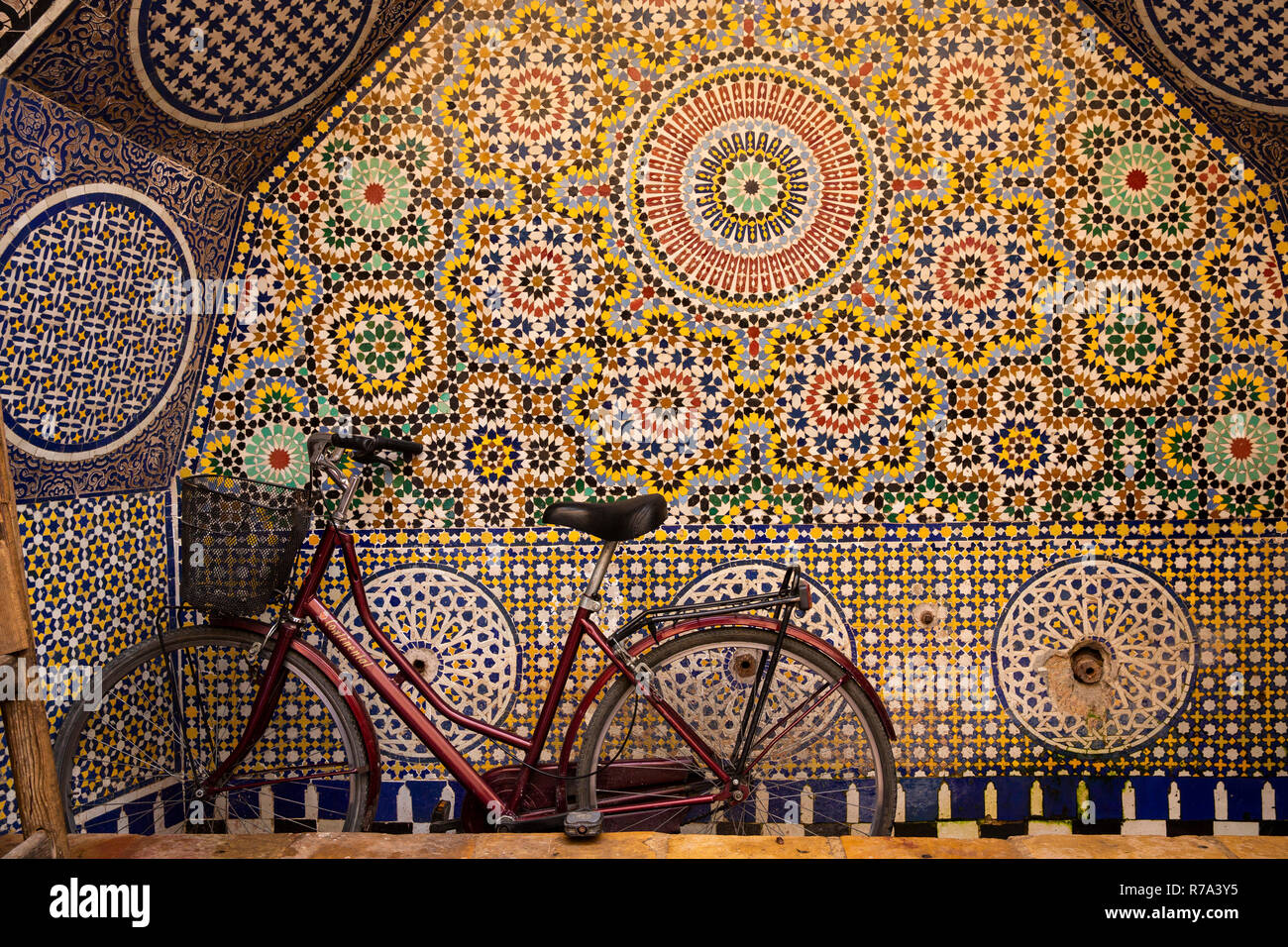 Zellij patterns hi-res stock photography and images - Alamy