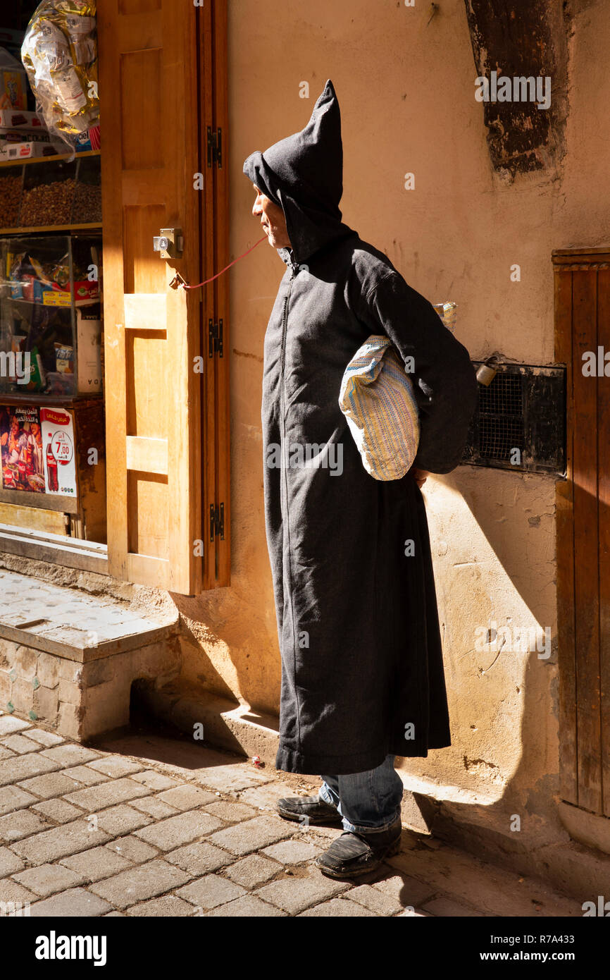 Morocco, Fes, Fes el Bali, Medina, Talaa Kebira, man in traditional ...