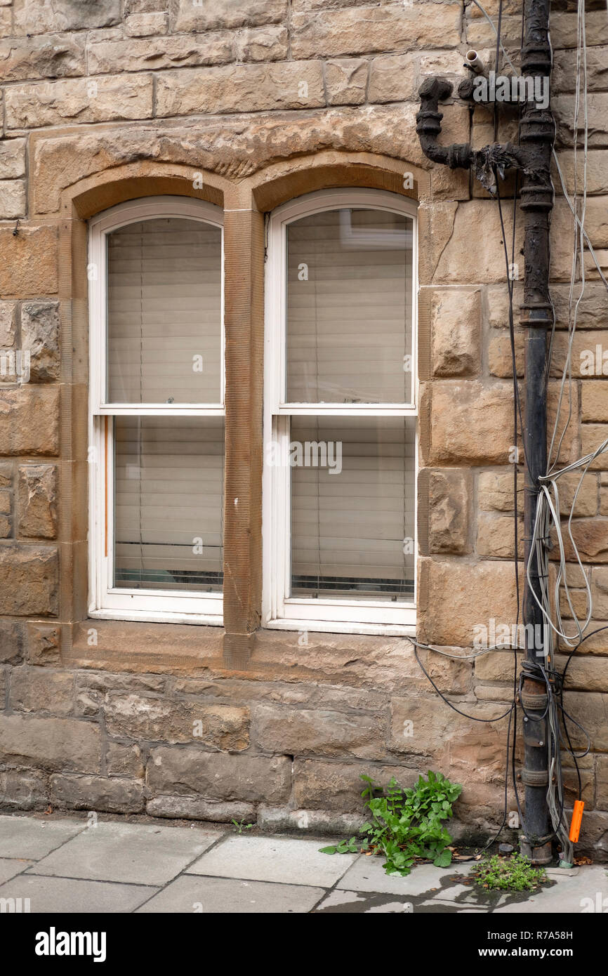 Old tenement windows hi-res stock photography and images - Alamy
