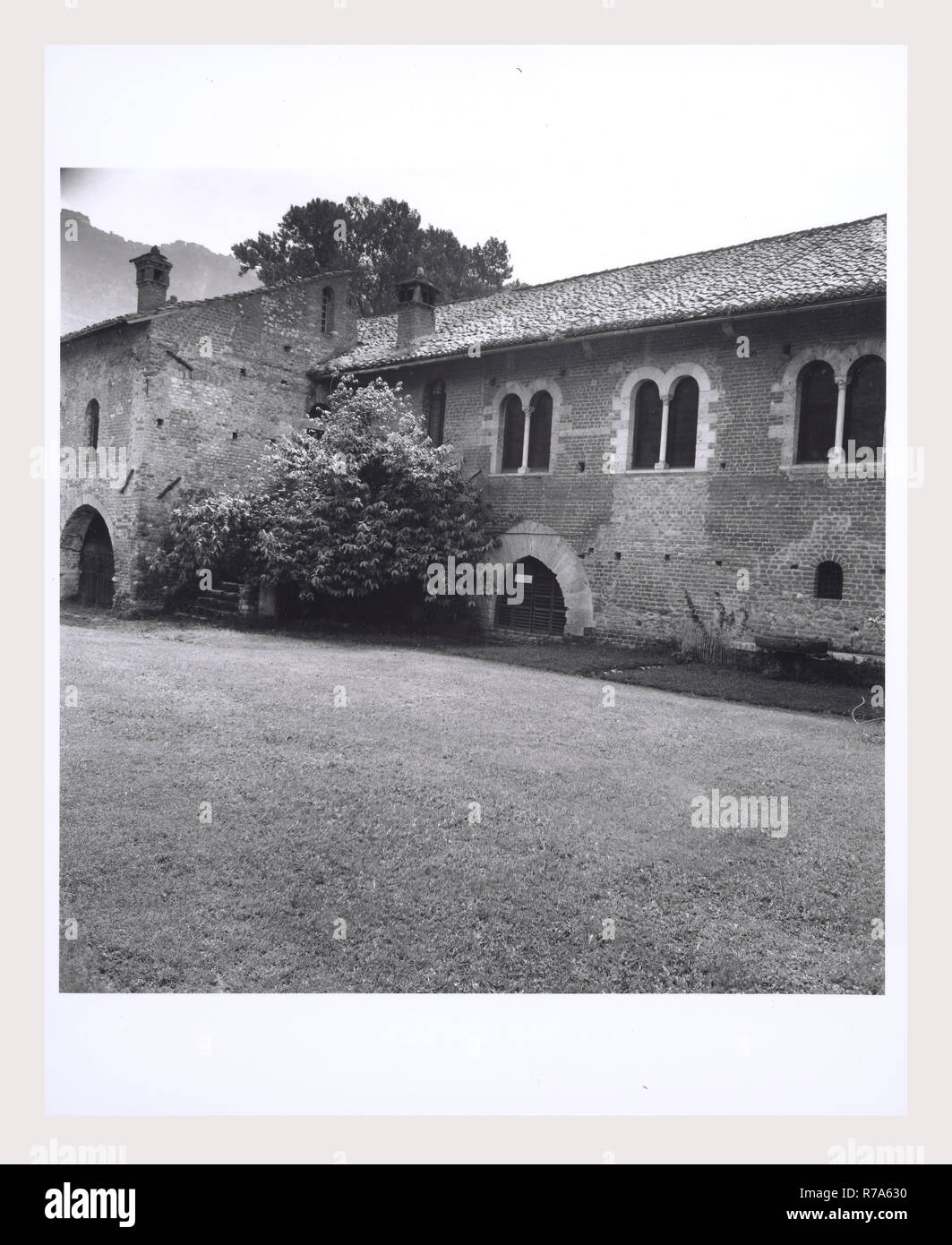 Castello dei caetani hi-res stock photography and images - Alamy