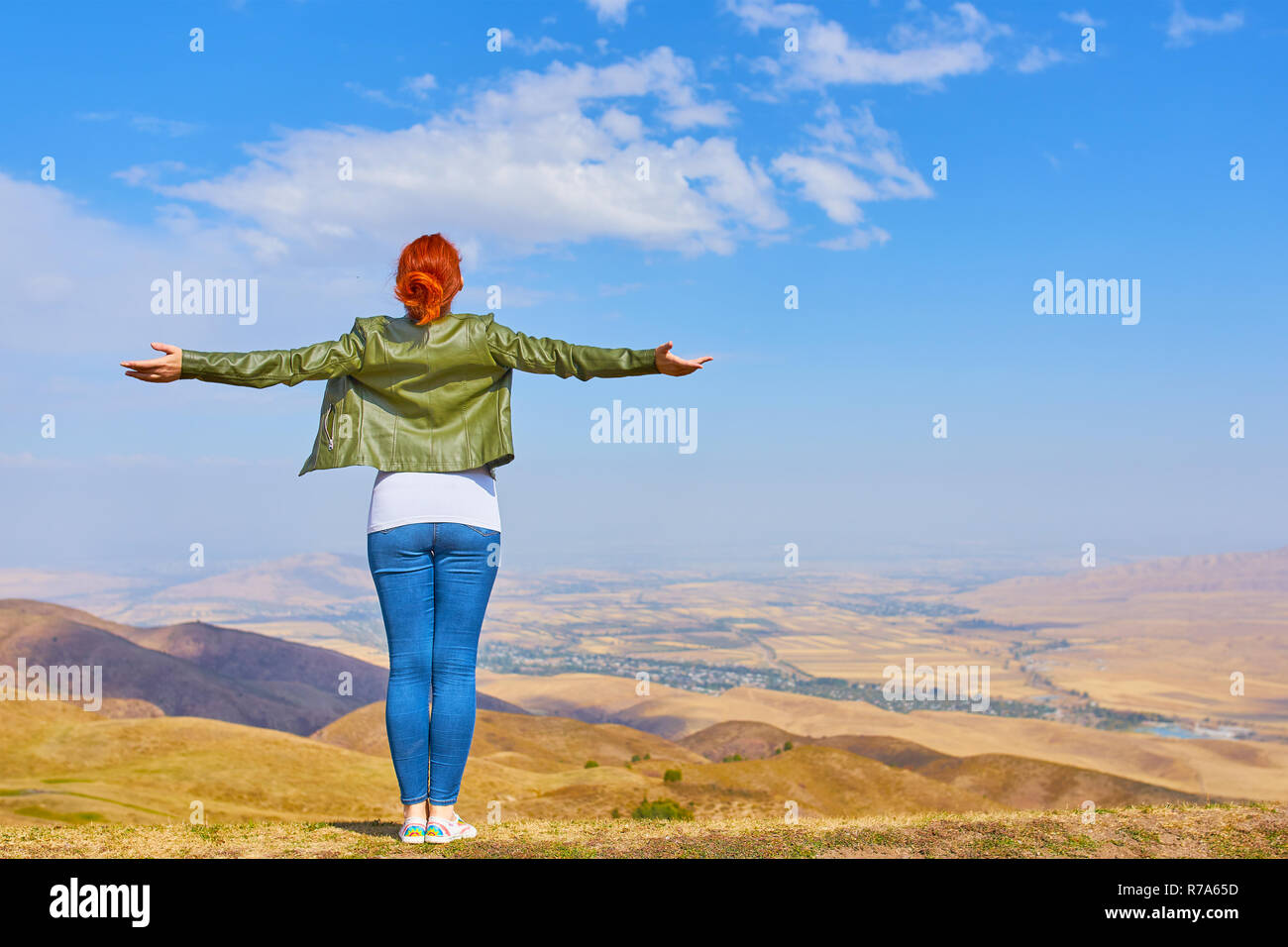 Freedom concept. Free Beauty woman outdoors enjoying nature mountains ...