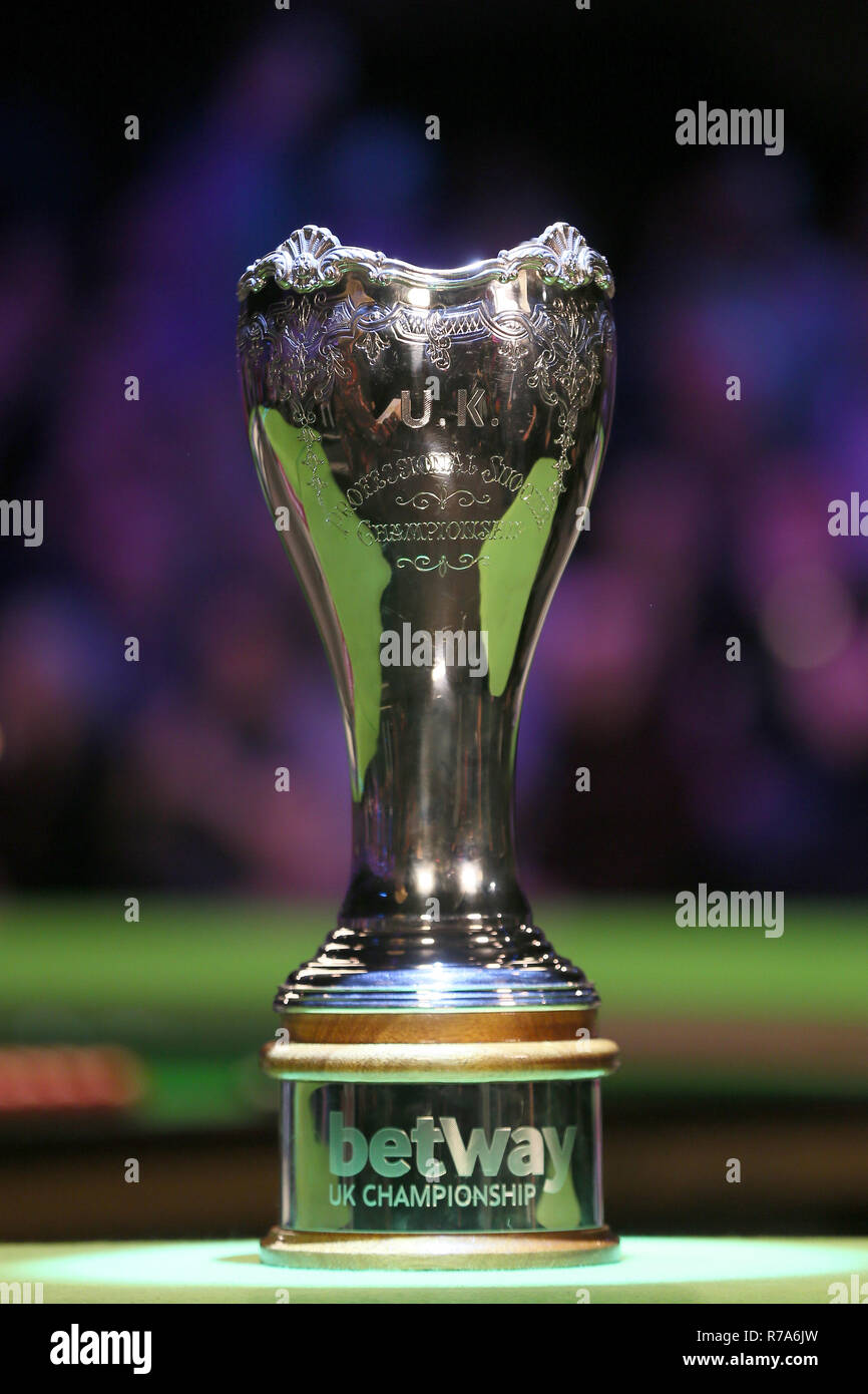 Betway uk championship trophy hi-res stock photography and images - Alamy