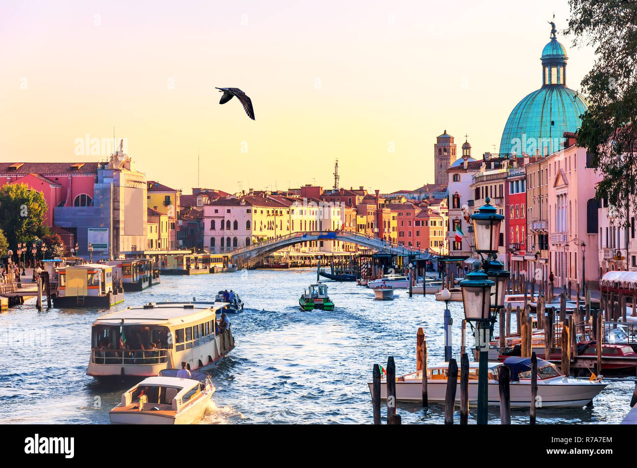 Bridge canal scenic architecture hi-res stock photography and images ...